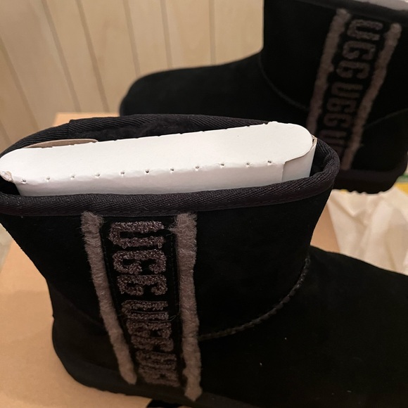 ugc | Shoes | Classic Mini Shearling Logo Size 9 | Poshmark